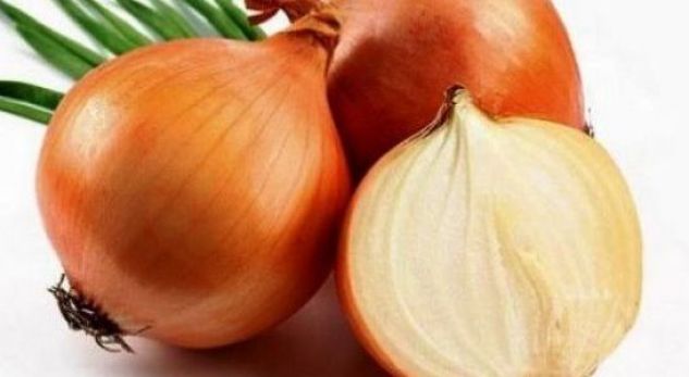 Pesë arsyet pse duhet konsumuar qepët e reja? - Keshilla.NET